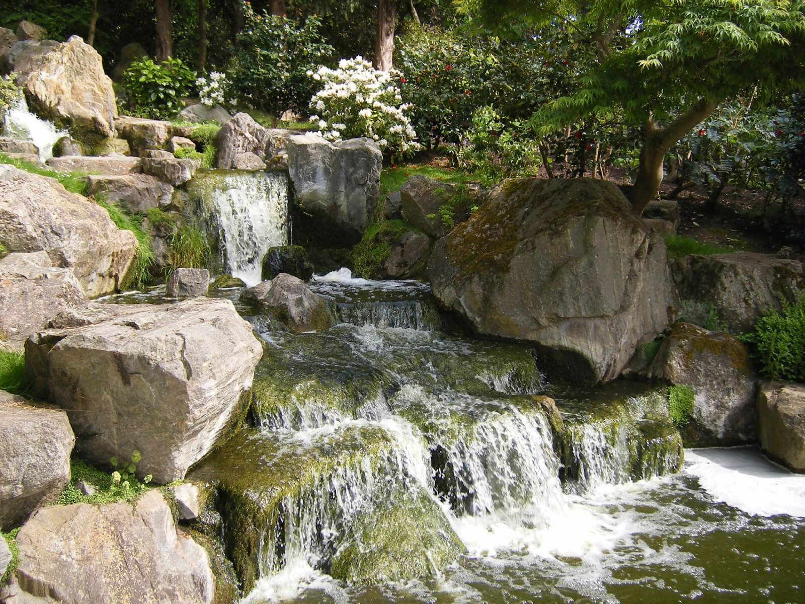 A walk in the Japanese Garden: Kyoto Garden (Holland Park, London ...